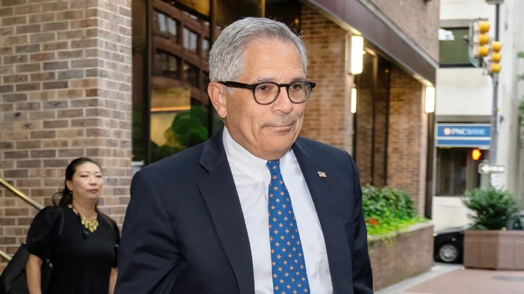 L'avertissement ICE du procureur de Philadelphie Larry Krasner suscite ...